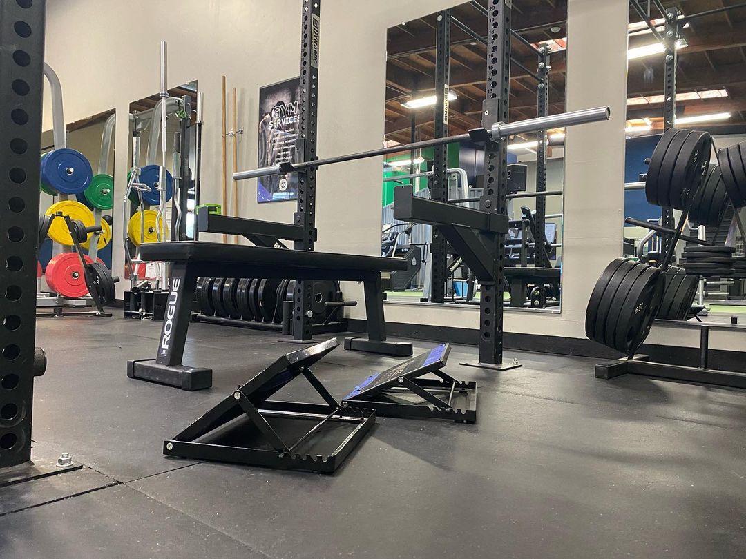 There’s some parking available in the front and ample free street ...